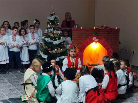 Ритуалите за Бъдни вечер и Коледа оживяха в празничен спектакъл на ОУ „Елин Пелин“ уча в Пловдив