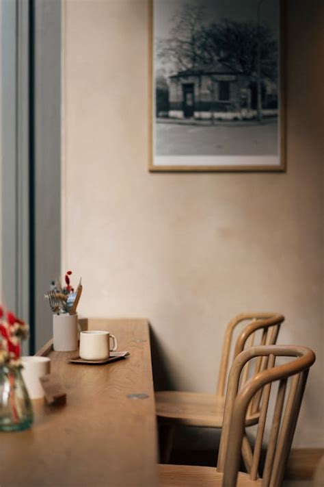 나무 가구가 있는 아늑한 커피숍 인테리어 · 무료 스톡 사진