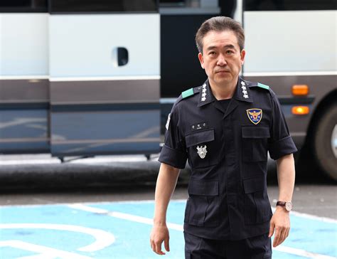 기동복 입은 경찰청장캡사이신 분사는 현장 지휘관 판단