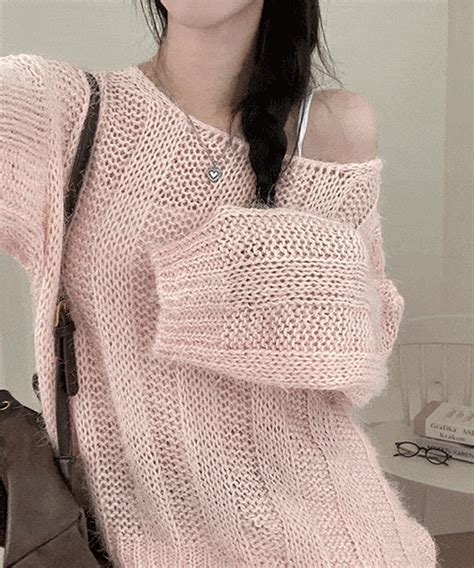 [오프숄더가능 ] 보슬보슬 감싸는 솔잎 골지 루즈핏 입술넥 앙고라 니트 에이블리