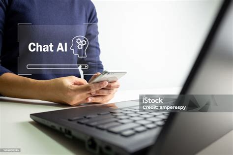 Ai 기술 인공 지능 Ai와 챗봇 채팅 및 대화 명령 프롬프트로 검색 및 데이터 찾기에 사용 로봇 학습 기계 사진 또는 기사
