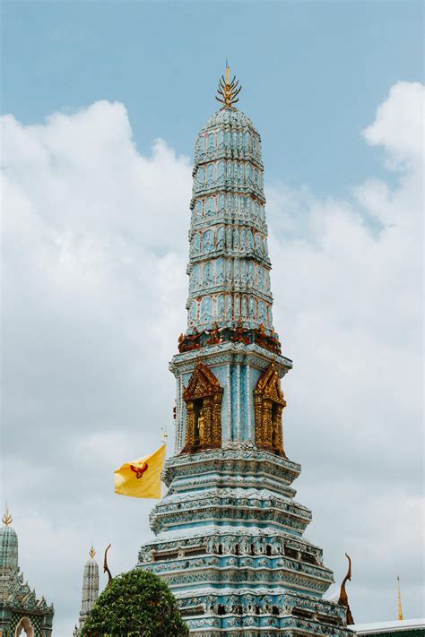 건축 공공 장소 관광 관광지 구조 꽃 장식 동아시아 건축 랜드마크 문화 문화 유산 문화적 랜드마크 방콕 복잡한 불교 불교의 빨간 지붕 사원