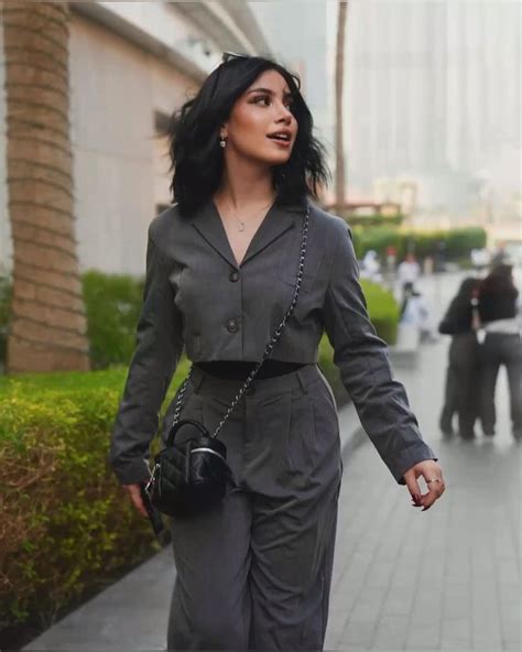 Pin di Qamar Altaiy su قمر الطائي