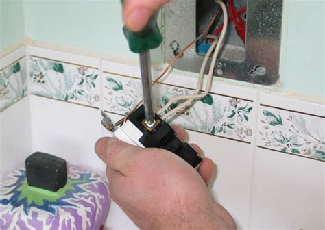 How To Replace A Razor Only Receptacle With A Gfci