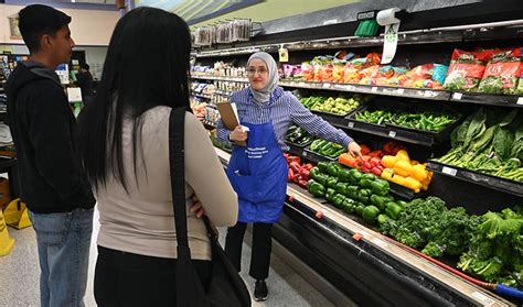 grocery tours emphasize fruit and vegetable options fresno state news
