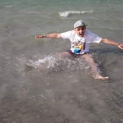 3 годишно дете качено на надуваема играчка е отнесено от течението навътре в морето Безбрежна