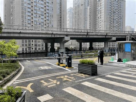 发现重庆之美｜桥上行车桥下停车，江北这个小微停车场巧解“停车难” 城市 江北区 空间