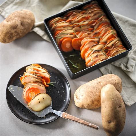 뿌리채소 감자와 당근의 조합 식물성 기반의 음식은 우리의 몸을 편안하고 따뜻하게 만들어줘요 아직 쌀쌀한 초 봄 감자와 당근 오븐구이로 따스한 저녁 되세요 자세한