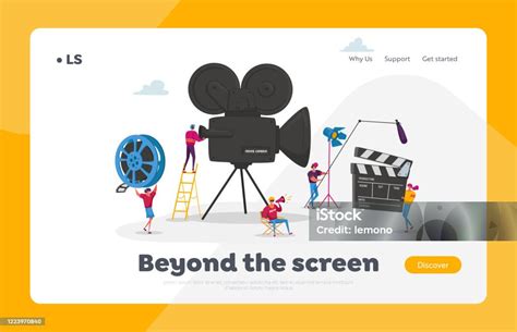 작은 문자 영화 방문 페이지 템플릿을 만드는 메가폰 감독 클래퍼 보드와 릴 필름 카메라 및 녹화 필름을위한 전문 장비와 사람들 만화 벡터 일러스트레이션 벡터에 대한 스톡