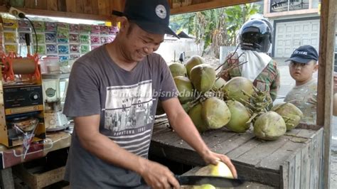 Vaksinasi Bawa Berkah Bagi Pedagang Air Kelapa Muda - Tapanuli Bisnis ...