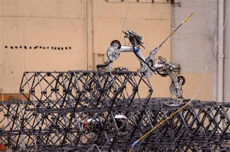 robots that can build structures autonomously