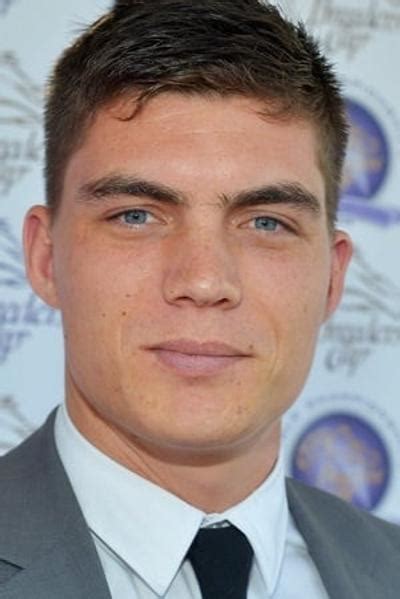 Zane Holtz About Entertainment Ie