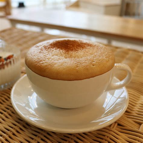 카푸치노 풍부한 거품 끝에 느껴지는 진한 맛 카페고민