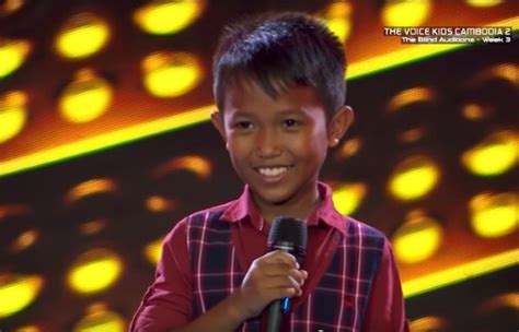 កុមារាម្នាក់នេះ ឡើងមក កូពេញឆាកតែម្តង មានវីដេអូ Khmerload