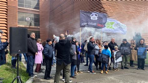 აქცია მცხეთის მერიასთან ჯიღაურაში ცემენტის ქარხნის დემონტაჟს ითხოვენ Netgazeti • გარემოს