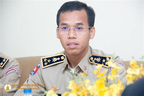 ឯកឧត្តម ឧត្តមសេនីយ៍ឯក ហោ សំអាត អញ្ជើញទទួលសម្ភារ និងថ្នាំសំលាប់មេរោគ ជាអំណោយឧបត្ថម្ភ ពីក្រុមហ៊ុន