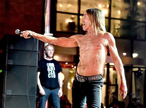 Iggy Pop Poses Nude For Life Drawing Class Time
