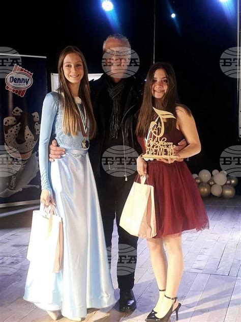 Млади таланти от школата по изкуства в Разград се завърнаха с награди от международен конкурс Утро