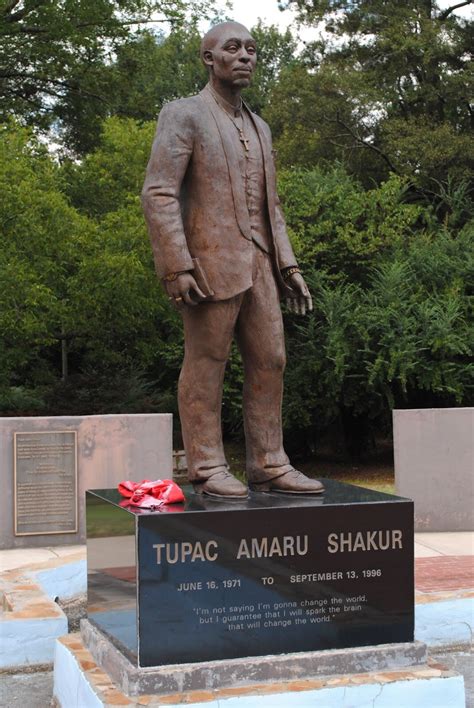 Tupac Shakur Statue