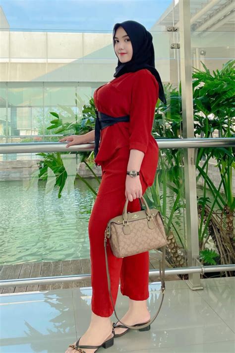 Wulan Indriyani Selebgram Hijab Yang Super Cantik Dzargon