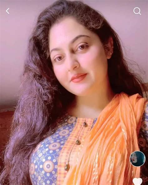 خاموش عورتوں کا کلام Facebook