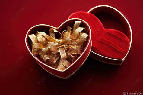 발렌타인 데이 선물 상자에 금반지 금괴가 있는 붉은 심장 모양의 발렌타인 하트 상자 누끼 대조 비교 배경 일러스트 및 사진 무료 다운로드 Pngtree