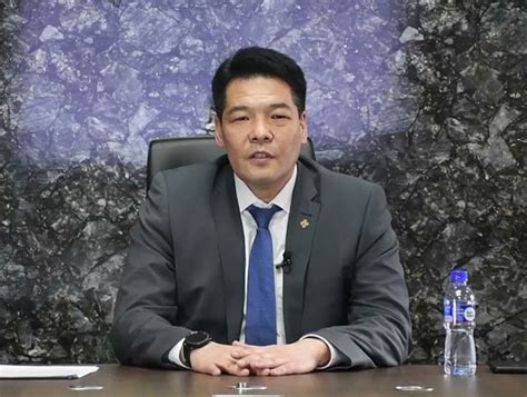 Эрүүл мэндийн сайд С Энхболд мэндчилгээ дэвшүүллээ E Mn