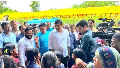 Delhi People In Mayur Vihar Relief Camp Protest Against Aap Minister Saurabh Bhardwaj