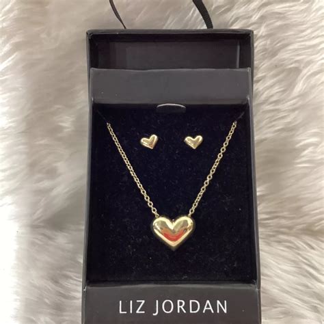 Womens Liz Jordan Heart Pendant Necklace And Matching Earrings In Gold