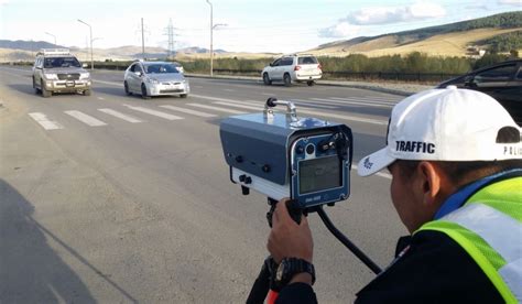 Хурд хэмжигч ажиллуулж байна