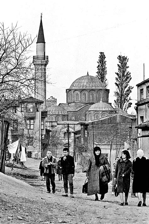 Siyah Beyaz Eski İstanbul Fotoğrafları Fotoğraf Sanatçısı İzzet Keribar