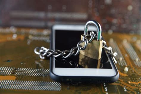 FBI Security Expert Apple Are Jerks About Unlocking Encrypted Phones Ars Technica