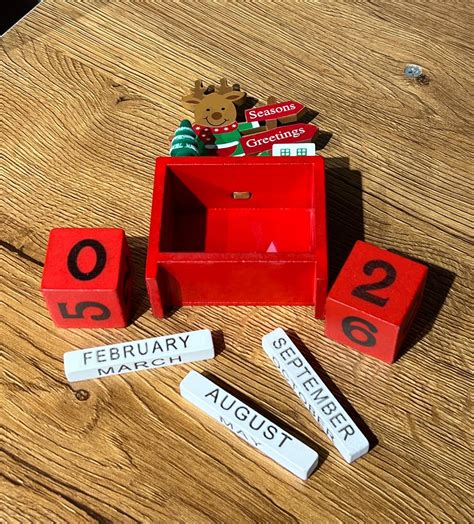 تقویم سال میلادی کریسمس📅🎄 فروشگاه اینترنتی ویلیام هوم