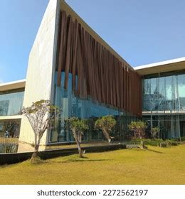 Bangunan Perpustakaan Dengan Konsep Modern Dan Gambar Yang Dibuat Ai 2272562197 Shutterstock