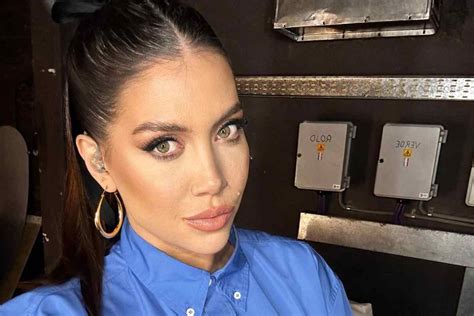 Wanda Straripante Il Lato A è Completamente In Vista