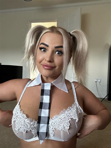 Blonde Busty Milf Rhotmoms