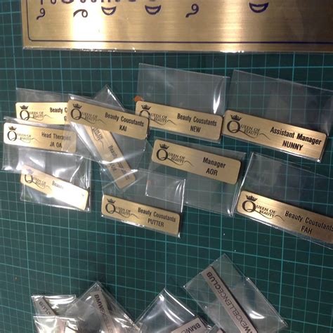 ป้ายอักษรโลหะ ป้ายหน้าบริษัท ป้ายหน้าห้อง ป้ายสอด รางสอดป้าย อลูมิเนียมรางสอดป้าย ป้าย