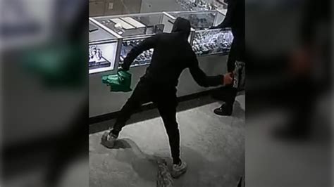 York Police Look For Suspects Witnesses After Jewelry Store Robbery In