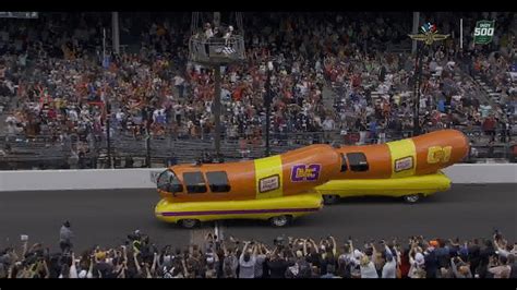 Wiener 500 Oscar Mayer Wienermobiles Race At Ims