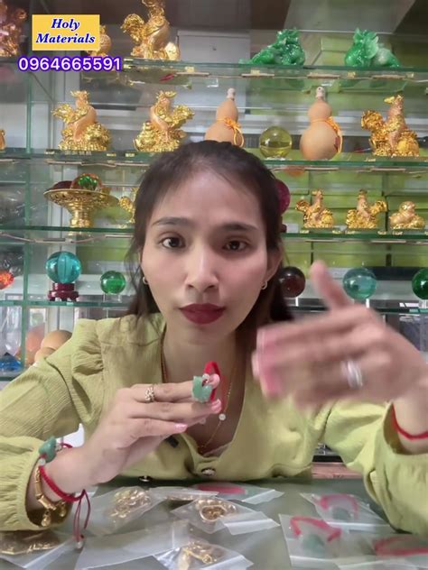 មាន់កាត់ឆុង ក្នុងឆ្នាំរោង Holy Materials លក់គ្រឿងហុងសុយ