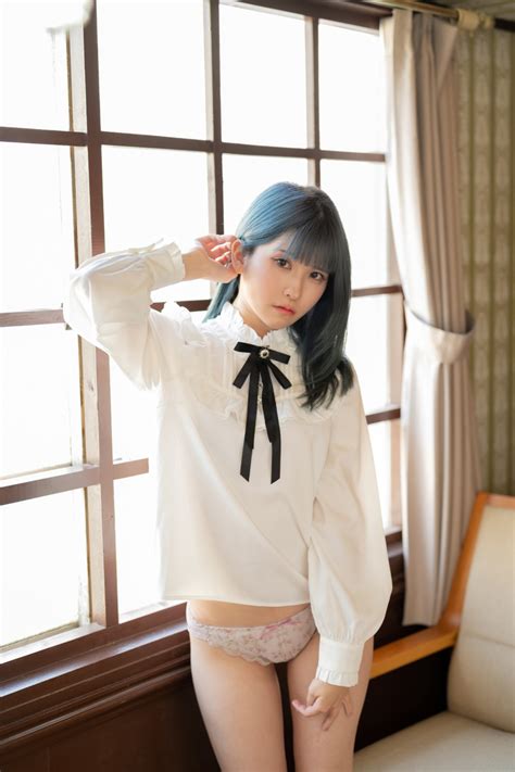 週末グラビア 蒼馬月葵×猿山秀人 2 5次元美女図鑑186 Moment日刊ゲンダイ