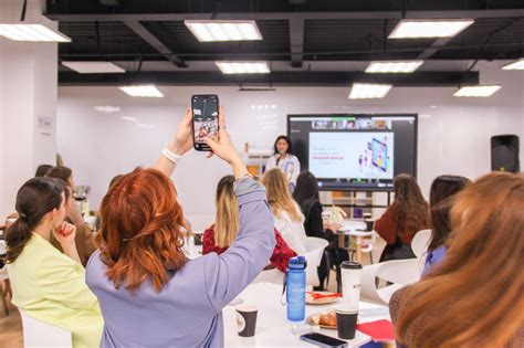 Сообщество деловых девушек