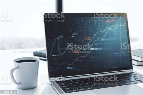 창의적인 통계 데이터 홀로그램 통계 및 분석 개념이 있는 최신 컴퓨터 화면 3d 렌더링 노트북에 대한 스톡 사진 및 기타 이미지