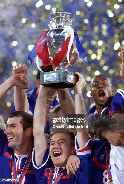 Fußball Europameisterschaft 2000 Photos and Premium High Res Pictures ...