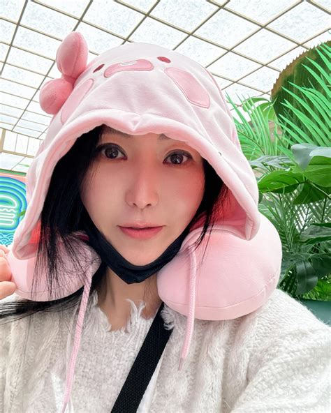 기지현 울 혜지니가 사준 목베게 하고 잘 댕겨올깨염 ㅎㅎㅎ 15시간 비행 뭐 다들 하는 거니까 ㅋㅋㅋ Hyejin Bellydancer 👌😚😚😚