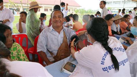 ក្រុមគ្រូពេទ្យស្ម័គ្រចិត្តយុវជនសម្តេចតេជោ ចុះពិនិត្យ ព្យាបាលប្រជាពលរដ្ឋ និងយោធិនពិការជាង ២