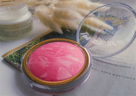 Сочные розовые румяна Catrice Cheek Lover Marbled blush в оттенке 010 ...