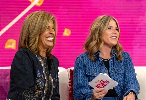 Hoda Kotb Distracted By Jenna Bush Hagers New Hairstyle During Today
