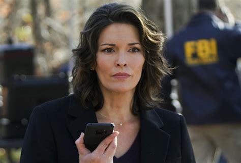 Fbi Alana De La Garza Talks Revisiting A Case From Isobels Past