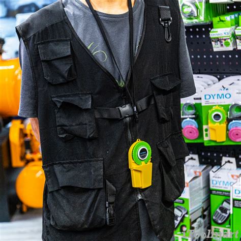 เครื่องปั๊มอักษร Dymo Embossing 1880 เปลี่ยนฟอนต์ได้ และเทปสีดำ 1 ม้วน ลดราคา Itoolmart